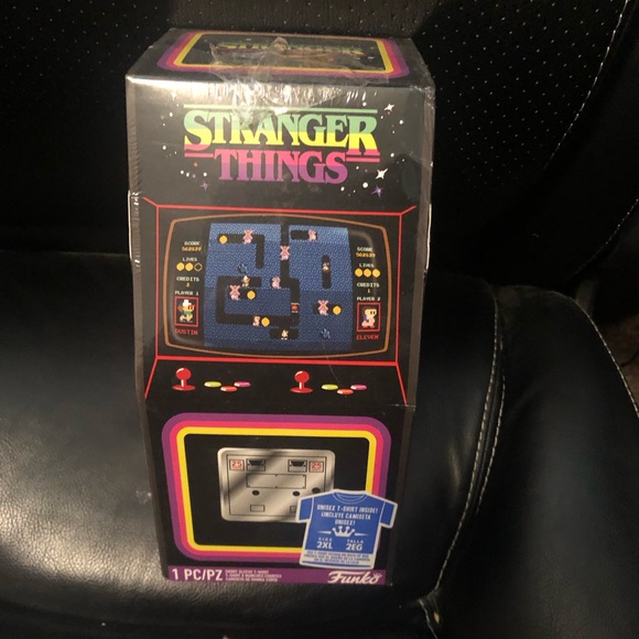 Funko | Other | Es Stranger Things Video Game Collector Box And 2 Xl ...